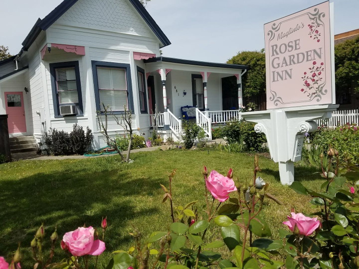 Rose Garden Inn-room 4 (Private Bathroom) - Sonoma, CA