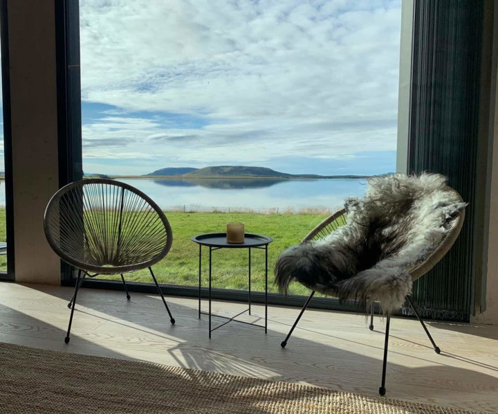 Une Maison Confortable Au Bord Du Lac - Islande