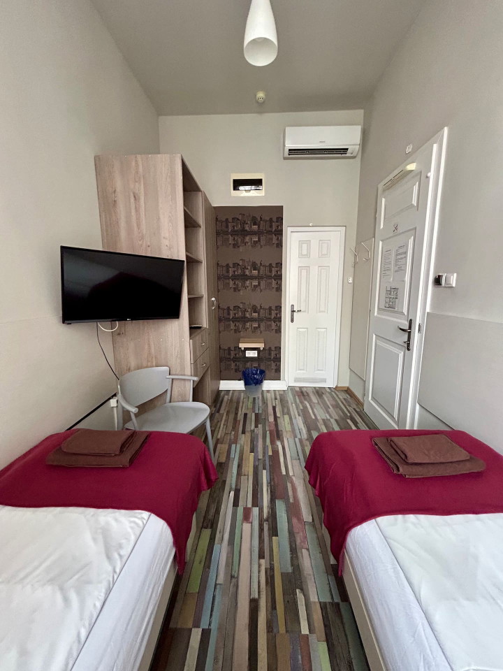 Classic Double Room With Private Bath + Ac - Budapest