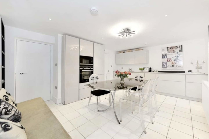 Luxury, Newly Renovated Chelsea Apartment - London