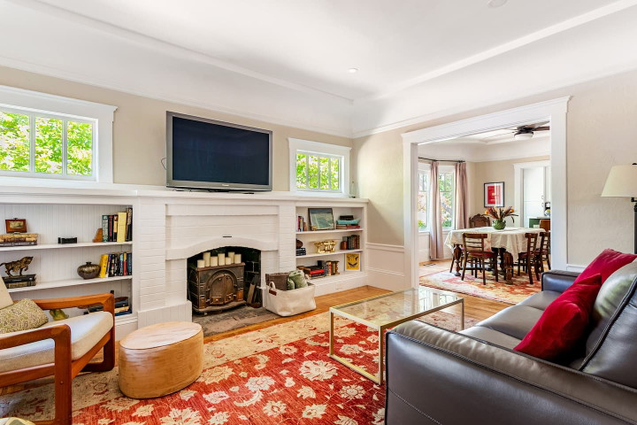 A Bright Spacious Craftsman Style House / Fifa - San Mateo, CA