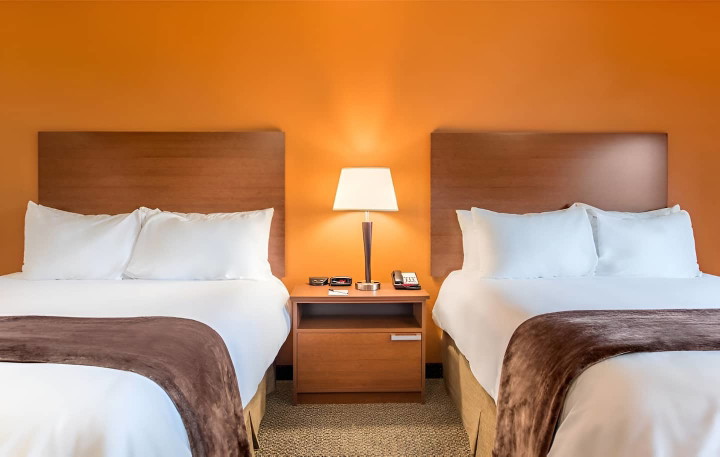 2 Clean + Bright Rooms Perfect For Long Stays - Omaha, NE