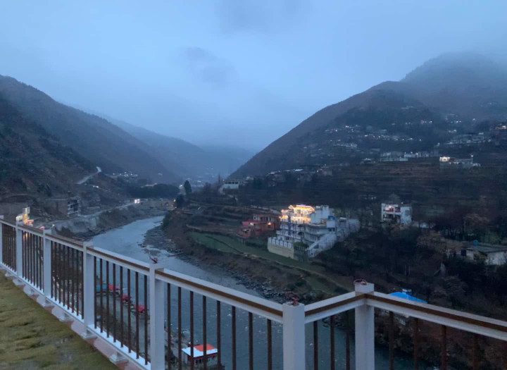 The Swat House- River View - Family Guest House - Pakistan