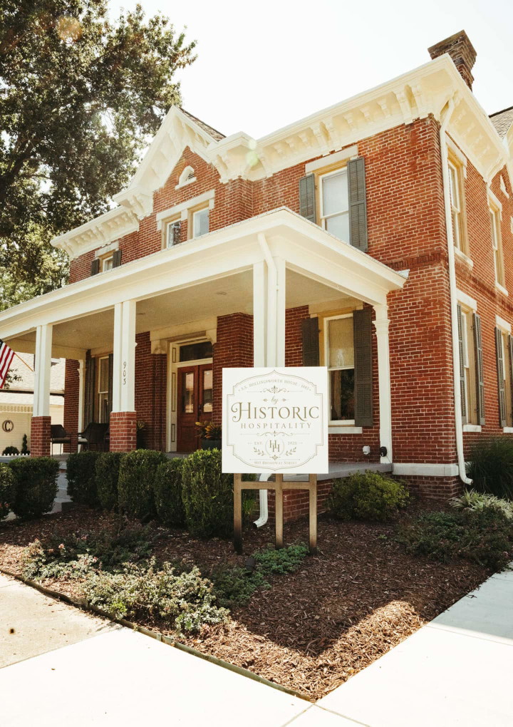 1883 Historic Home In Downtown Vincennes - Vincennes, IN