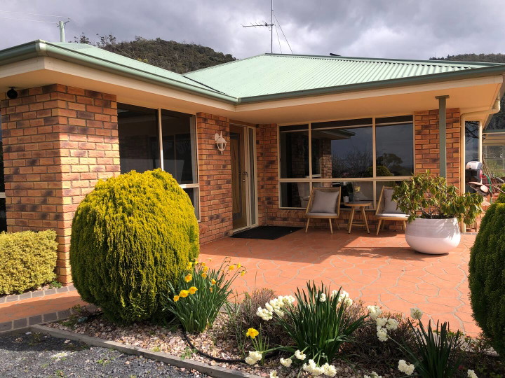 Montrose Hilltop Garden Retreat /Spacious 2br Unit - Hobart