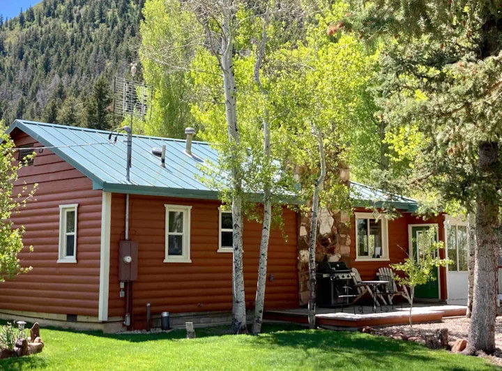 Cozy Creekside Cabin On The River - Utah