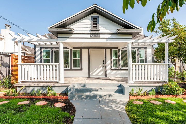 Stylish Gated Retreat In East Hollywood W/ Parking - Hollywood, CA