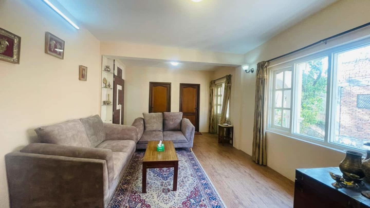 2 Chambres, Salon Et Cuisine Avec 3 Balcons&nbsp;: à 500 Mètres De La Place Ktm Durbar - Katmandou
