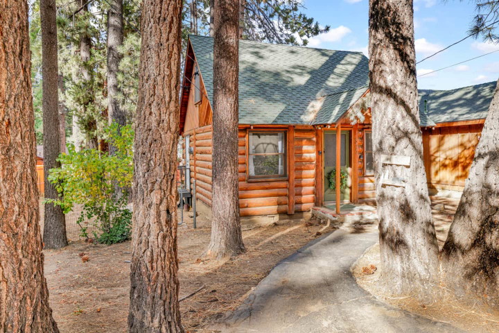 Just The Two Of Us Couples Cabin/ Walk To Zoo/ski - Big Bear Lake, CA