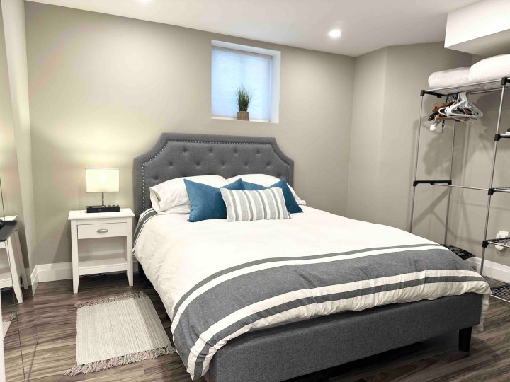 Lakeside Luxury: Escape To Our Stunning Retreat! - Burlington