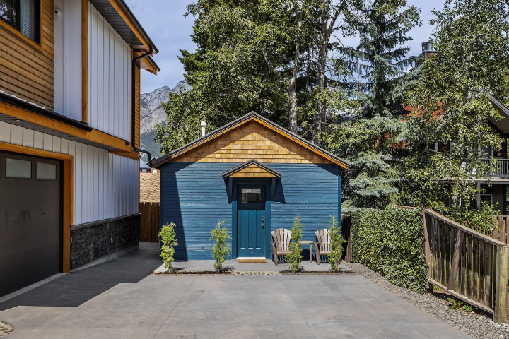Hoggard Heritage Cabin - Banff