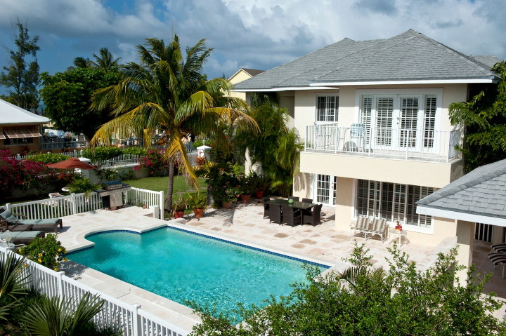 Beautiful House Near Saunders Beach- Book Now!!! - Nassau