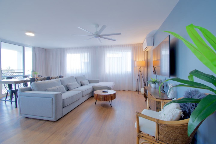 Modern Riverfront Apartment: Walk To Beach & Wharf - Sunshine Coast