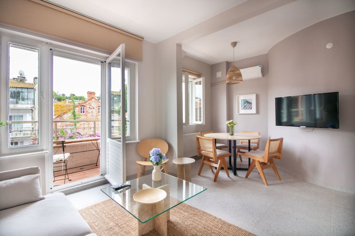 Bright 2br Island Charm & Balcony In Buyukada - Heybeliada