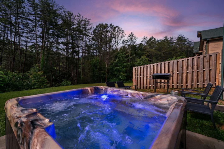 Luxury 3br Cabin  Near Parkway  Hot Tub  Game Room - Pigeon Forge, TN
