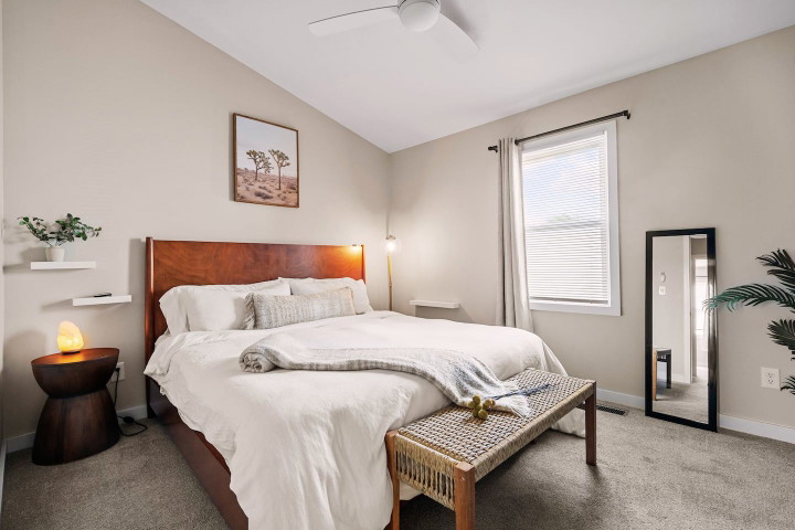 Clean & Comfy Townhouse | 4-min Walk To Dt Raleigh - Raleigh, NC