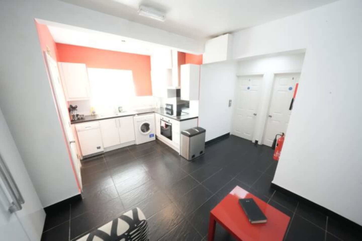 6 Bedroom And 6 Bathroom /Full House/ Near Airport - Harrow