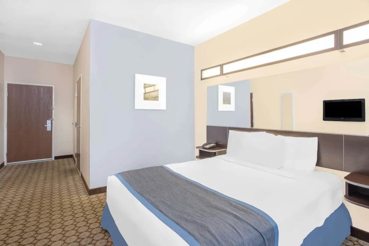 Microtel San Angelo | Queen | Near Asu - San Angelo, TX