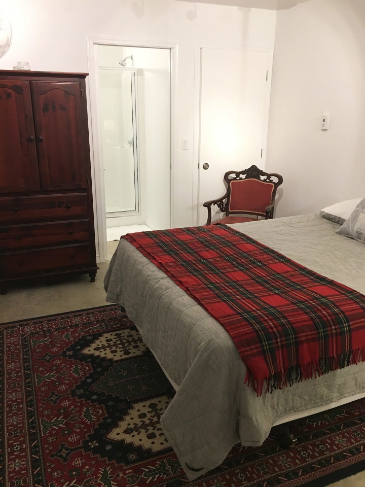 Bachelor Suite In Strathcona - British Columbia