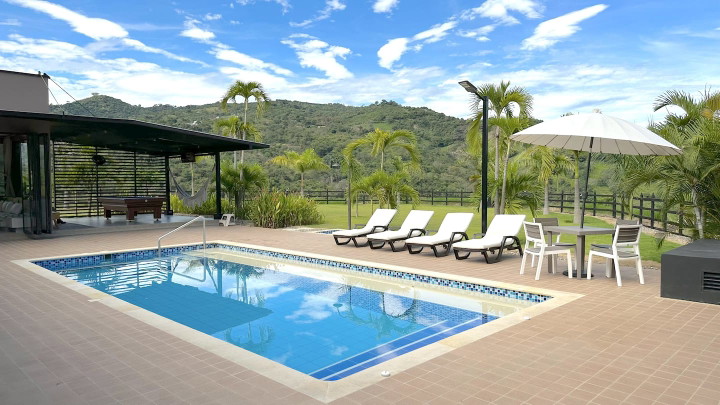 Spectacular Finca En La Mesa - La Mesa
