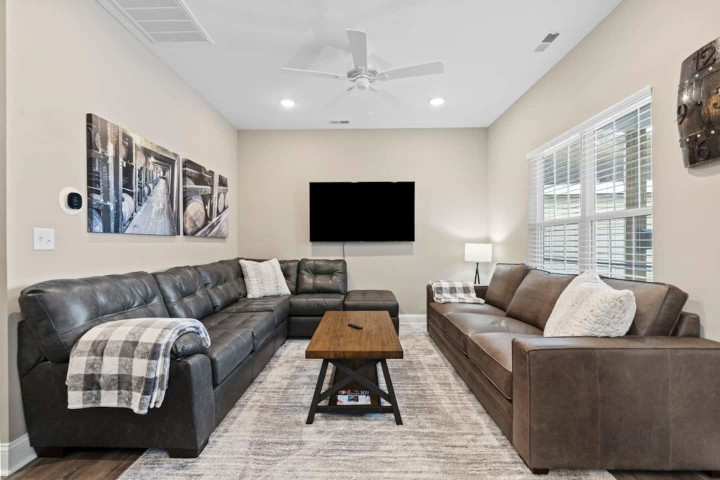 Bourbon Run- Ky Horse Park/ark/hot Tub/d'town/4 Br - Georgetown, KY
