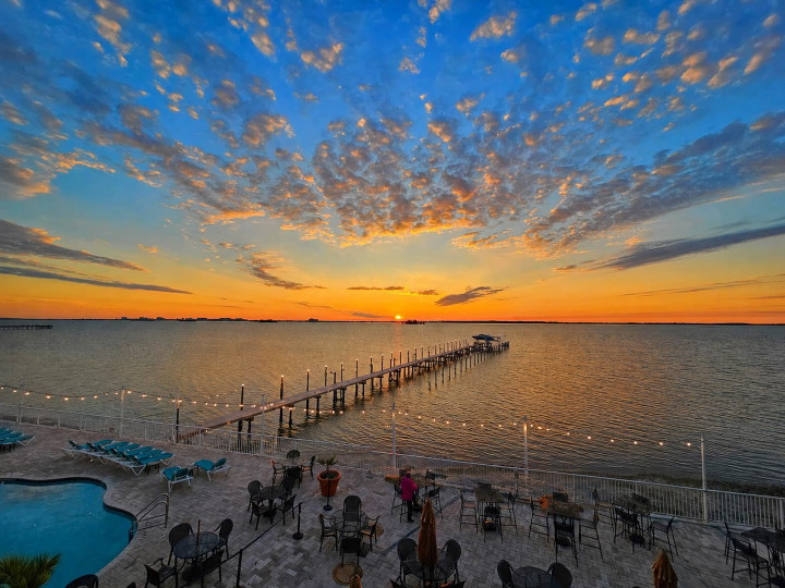 Waterfront Studio Sunset View Walk To Downtown - Clearwater, FL