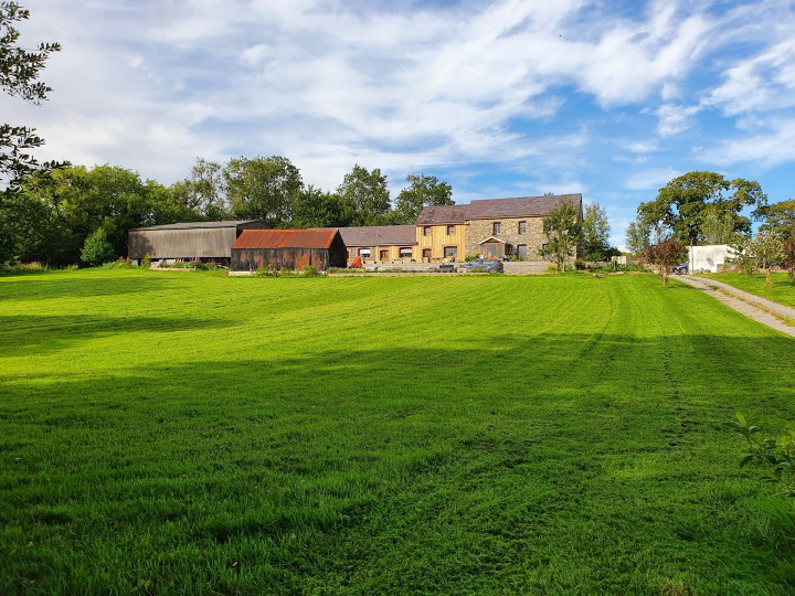 Cosy Rural Lodge In Beautiful Surroundings - Narberth