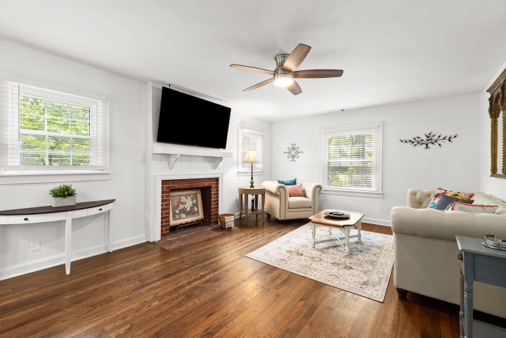 Kennesaw 2br Cottage | Walk Downtown, Dog Friendly - Kennesaw, GA