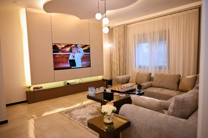 2br Luxury | 85 Tv | Prime Location - Jeddah