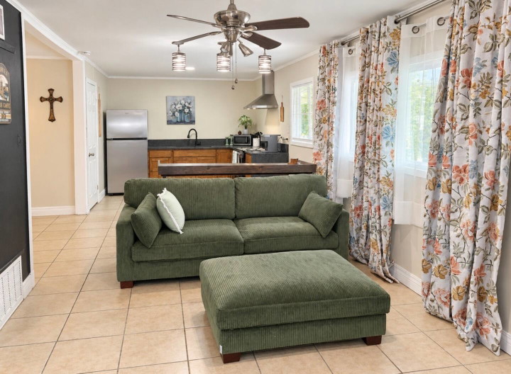 The Charming Suite | Private + Central Location - West Monroe, LA