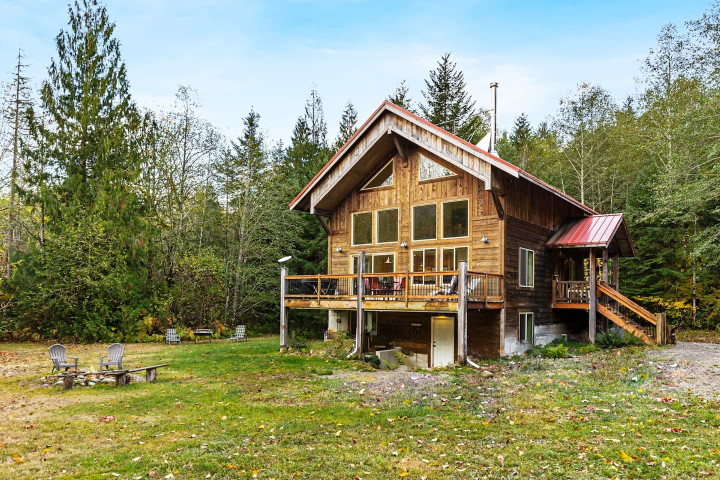 Great Northern Demi Lodge - Private, Sleeps 4 - Skykomish, WA