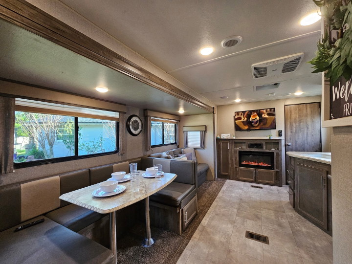 Camper Near Theme Parks, Airport, Major Highways - Orlando, FL