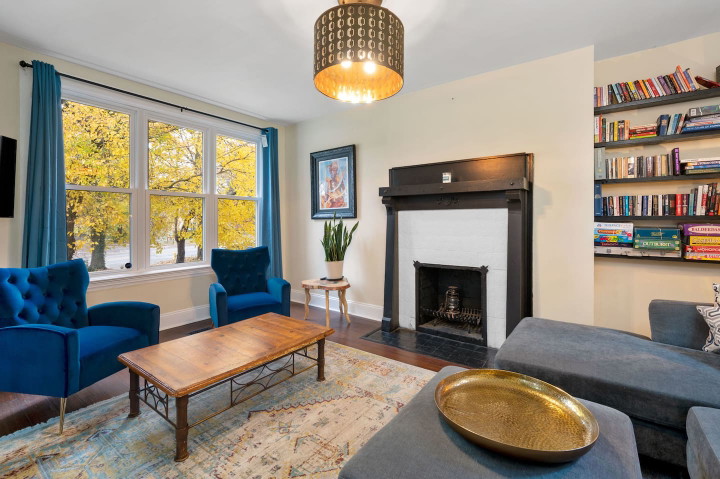 Stylish 4br W/ Hot Tub & Huge Deck  Near Downtown - Cincinnati, OH