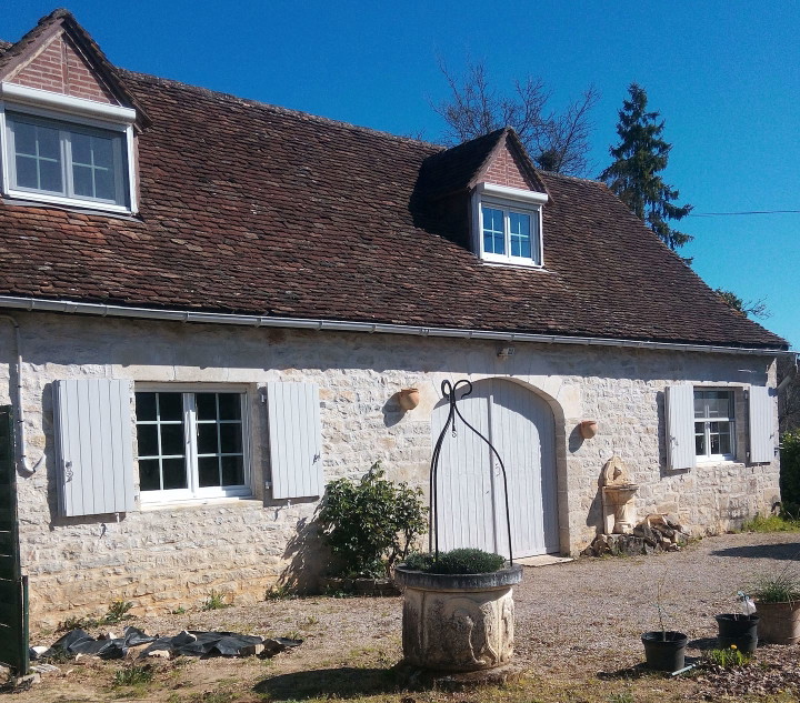 Charming Stone House With All Comforts And Amenities. - Lot
