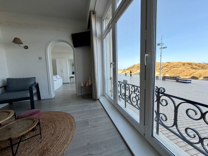 Ruim Lichtrijk Appartement Op Zeedijk In Zeebrugge - Brujas