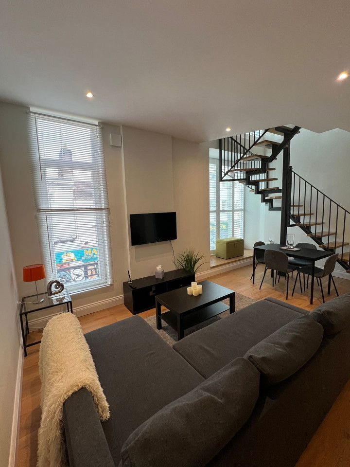 Rooftop Apartment On Town Centre High Street - Basingstoke
