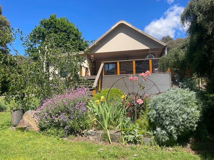 Brewery Lake House - Sleeps 8 - Jamieson