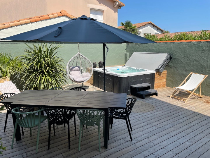 Royan Jacuzzi House Near Beach, 15 Min Walk - Royan