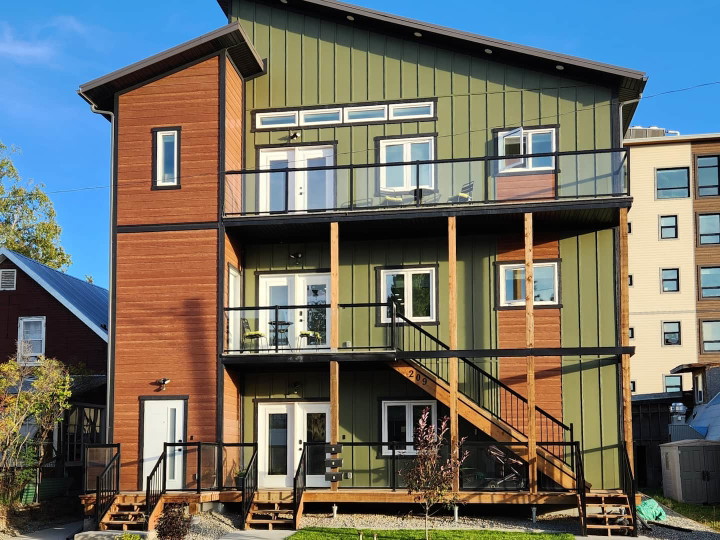 Downtown 2br | Modern, Bright & Mountain Views - Whitehorse