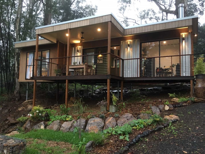 The Wilds Container Home - Luxurious Eco Escape - Montville