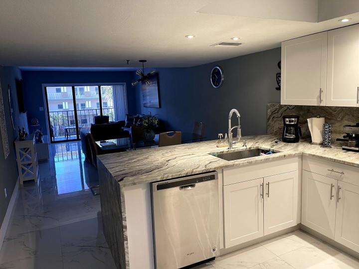 Great Apartment W/ Beach View & Heather Pool. - Madeira Beach, FL