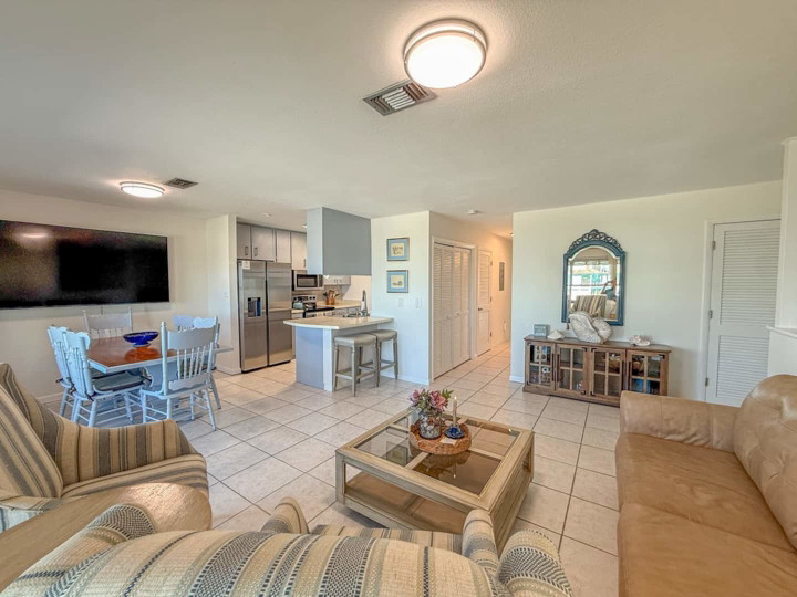 Water View; Quiet Condo/steps To The Beach - Navarre Beach, FL