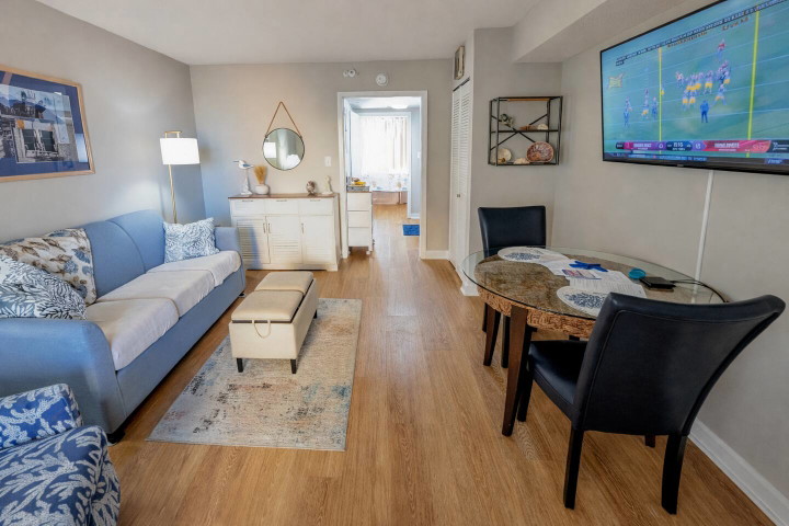 Steps To Beach  King Bed  Free Parking  Nmb - South Carolina