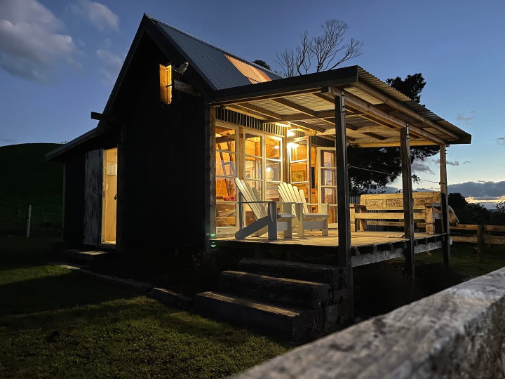 Rustic Country Cottage. Funky Whare. - Clive
