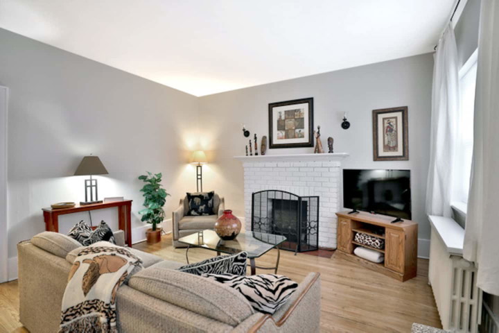 2 Br Safari Suite In Convenient Downtown Location! - Brantford, ON