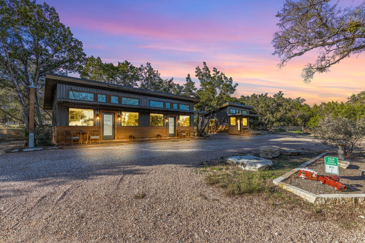 Green Acres Queen Suites At 7a - Wimberley, TX