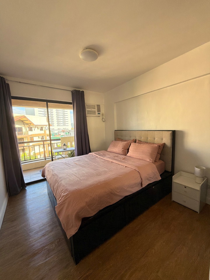 A Retreat In The City! With Own Parking Space - Muntinlupa