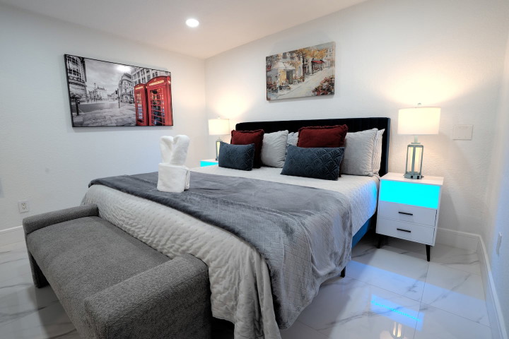 Private Stylish Suite-mia Airport+ Laundry+parking - Westchester, FL