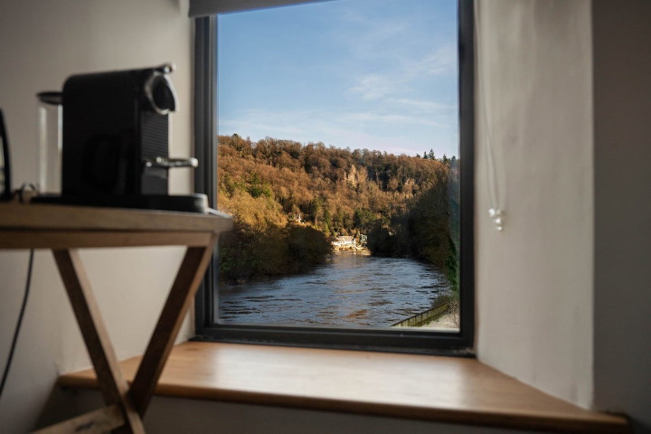 Peregrine Room At Ye Old Ferrie Inn - Monmouth