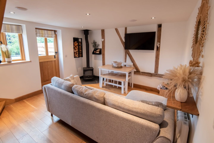 Deluxe Hot Tub & Log Burner - Bramble Cottage - Hereford